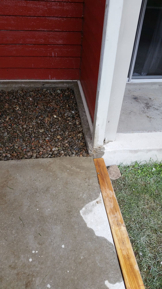 Bordure de roches pose de dalle de béton, bordure de jardin et pavé uni ...